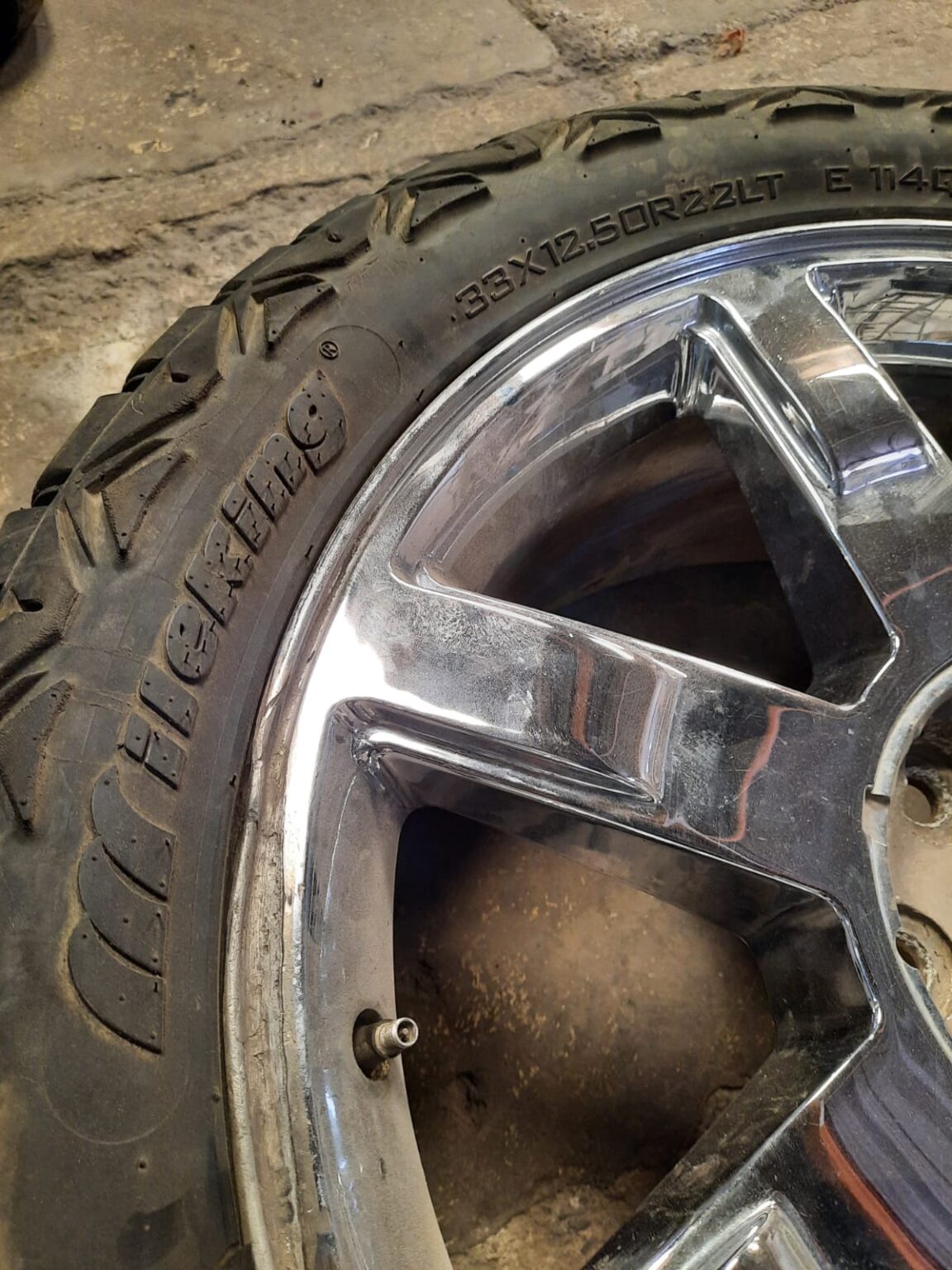 Llanta Rin 22 Cadillac Escalade (Detalle) - Autopartes Yonkes Mx